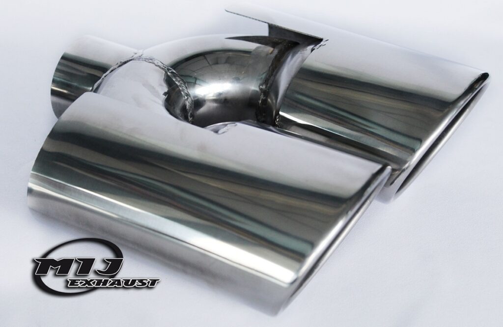 Staggered Dual Exhaust Tips