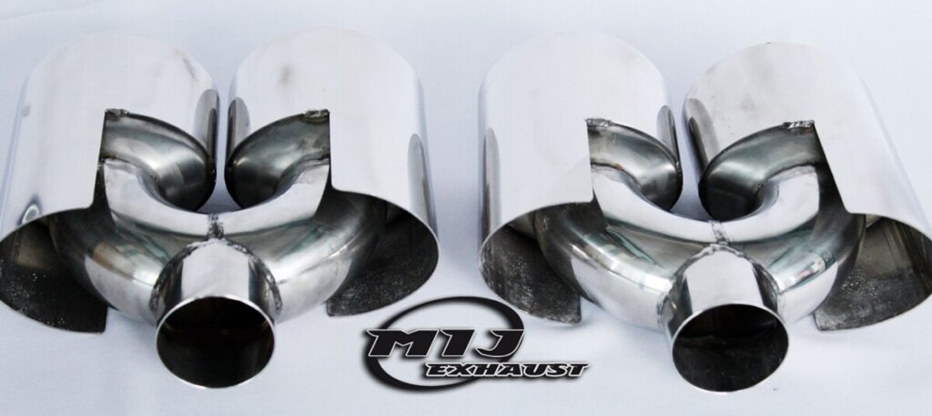 Staggered Dual Exhaust Tips